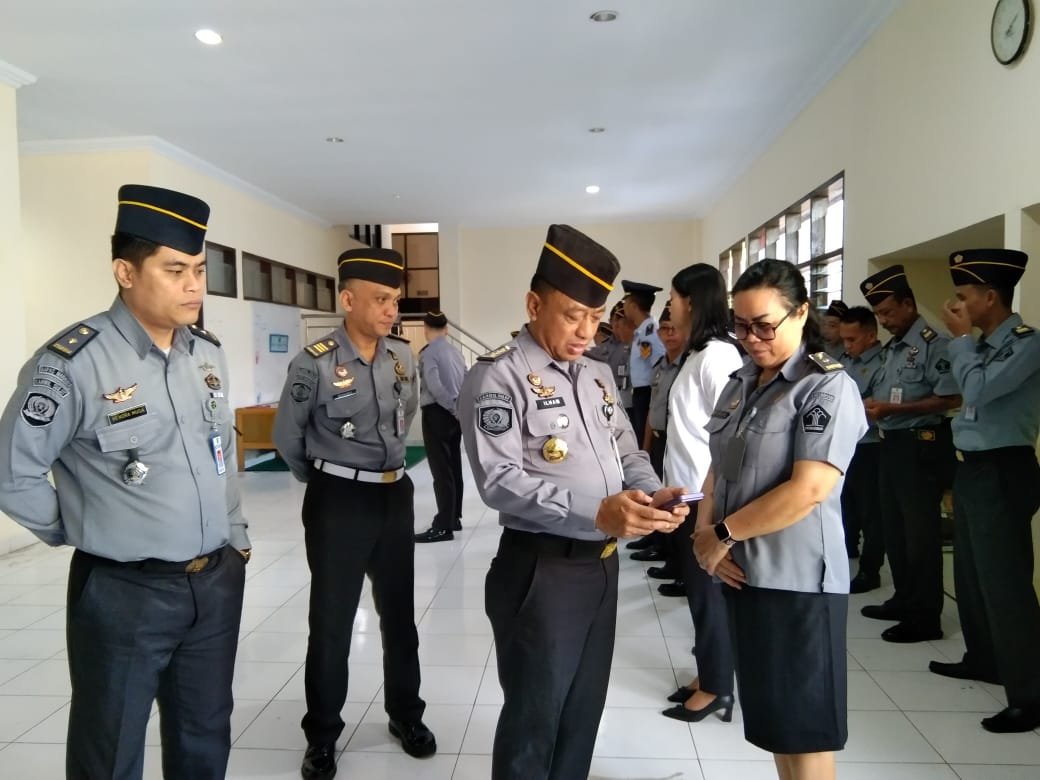 Cegah Judi Online, Plt Kepala Bapas Kelas I Manado Lakukan Inspeksi - www.klikjo.id