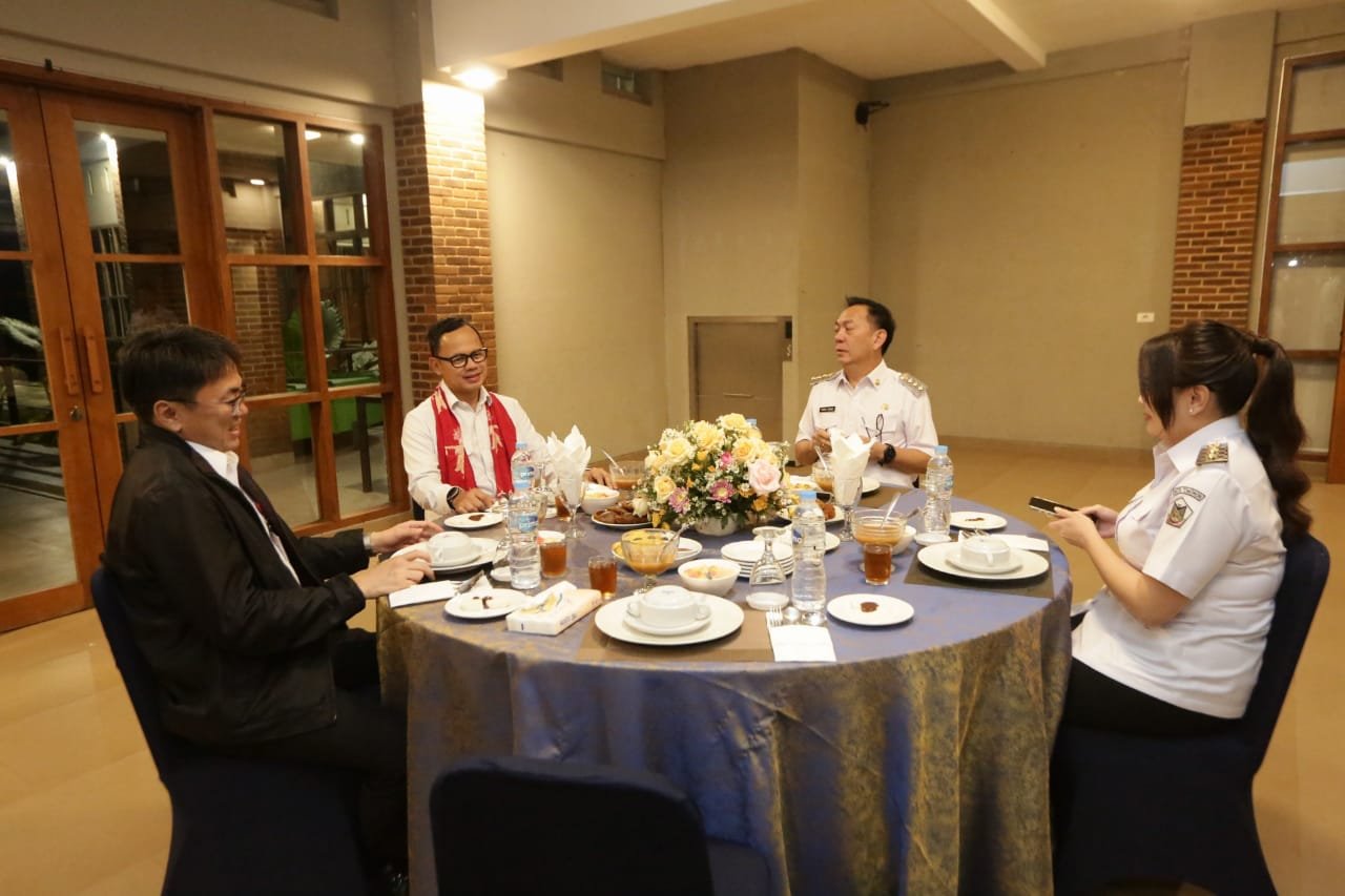 CSSR, Wamendagri dan Wali Kota Manado Bak Keluarga di D’Linow ...